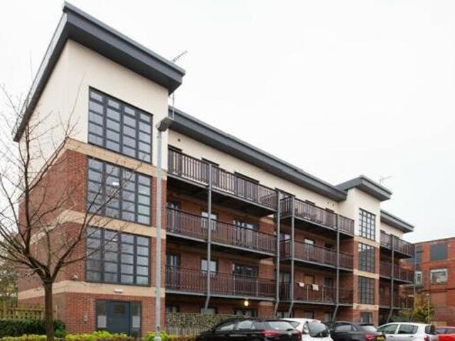Canalside, Radcliffe, 2 Bedroom Flat