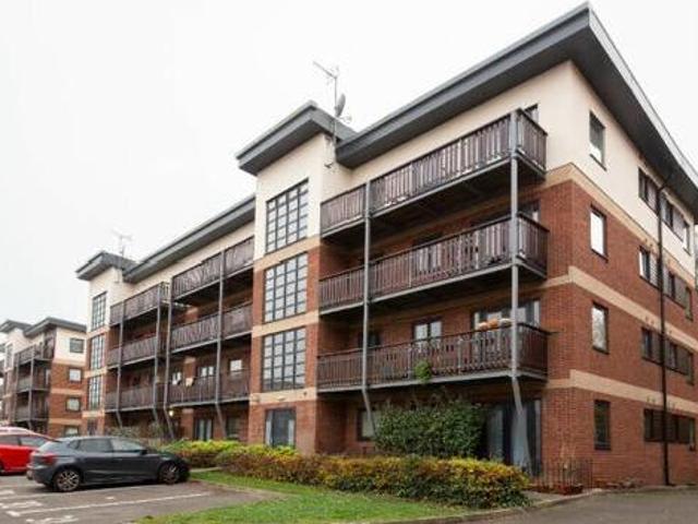 Canalside, Radcliffe, 2 Bedroom Flat