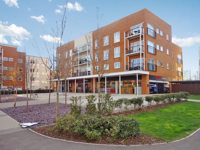 Canalside, Redhill RH1, 2 bed flat to rent, £1,500 pcm | PrimeLocation