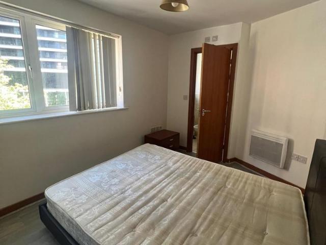 Canary Wharf, E14 2 bed flat to rent £3,000 pcm £692 pw