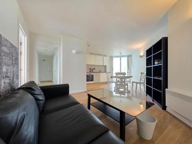 Canary Wharf E14, 3 bed flat to rent, £3,750 pcm | PrimeLocation