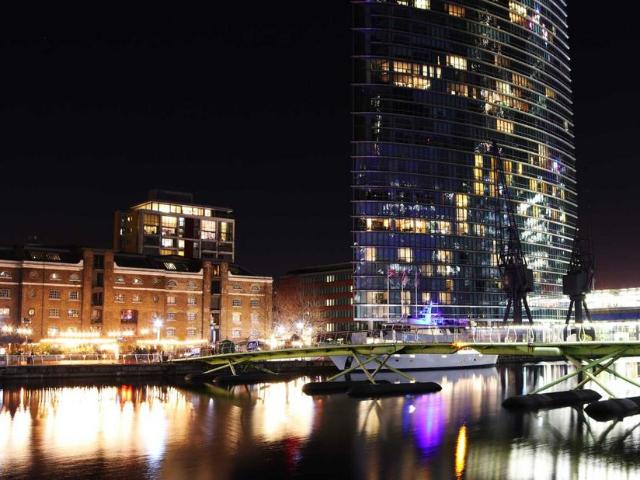 Canary Wharf, London, E14 1 bed apartment to rent £3,012 pcm £695 pw