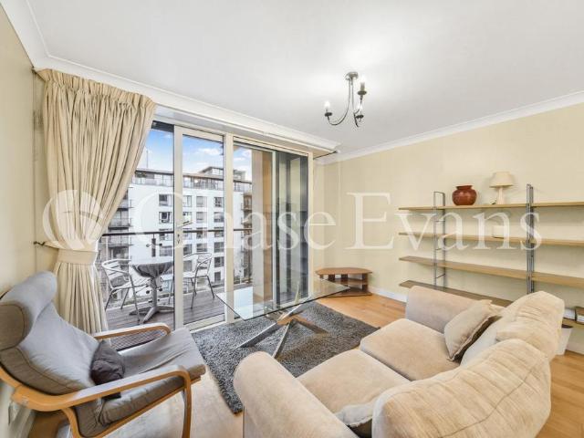 Canary Wharf, London, E14 2 bed flat to rent £2,700 pcm £623 pw