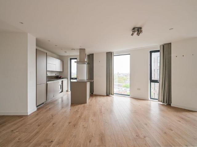 Canary Wharf, London, E14 2 bed flat to rent £2,701 pcm £623 pw