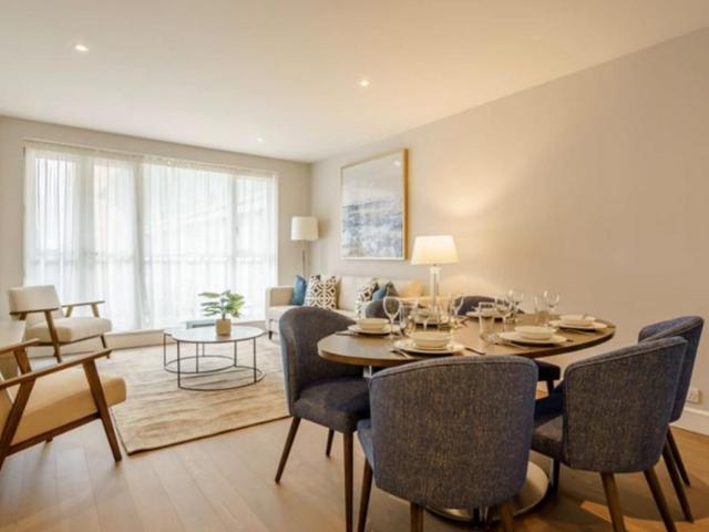 Canary Wharf W14 2 bed apartment to rent £4,182 pcm £965 pw