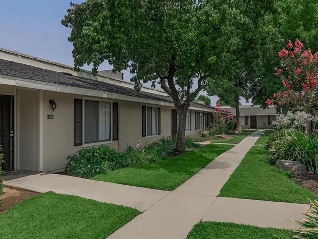 Canberra Court 2 Bedroom Apartment for Rent at 485 E Bullard Ave, Fresno, CA 93710