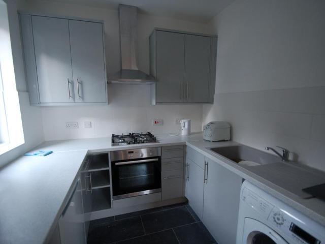 Canberra Close, London NW4 Studio to rent £1,000 pcm £231 pw