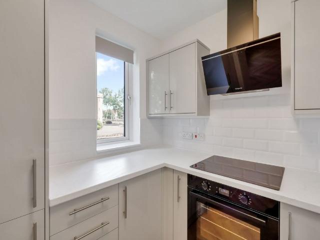 Canberra Close, London NW4, Studio to rent, £1,500 pcm | PrimeLocation