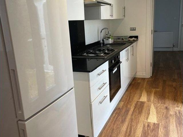 Canberra Road, London W13, 3 bed flat to rent, £2,880 pcm | PrimeLocation