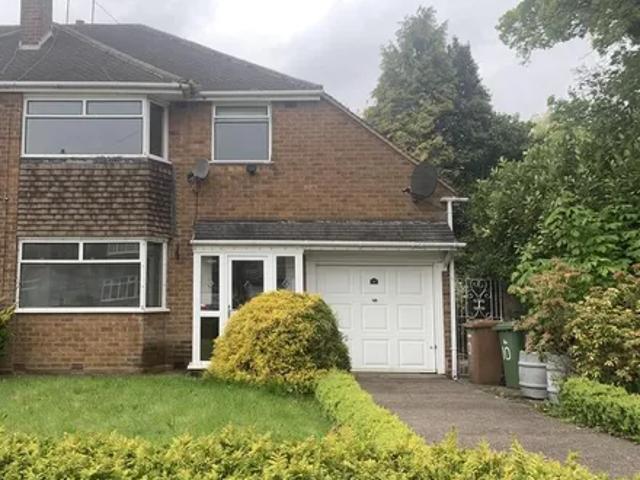 Canberra Road, Walsall, WS5 3NH, United Kingdom | 3 bed duplex for rent #137836287 | Rentberry
