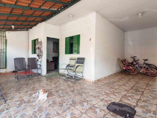 CANDANGOLÂNDIA QR 07 CASA TÉRREA MEIO DE QUADRA