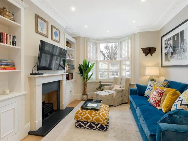 Candahar Road, London, SW11 5 bed terraced house to rent £4,600 pcm £1,062 pw
