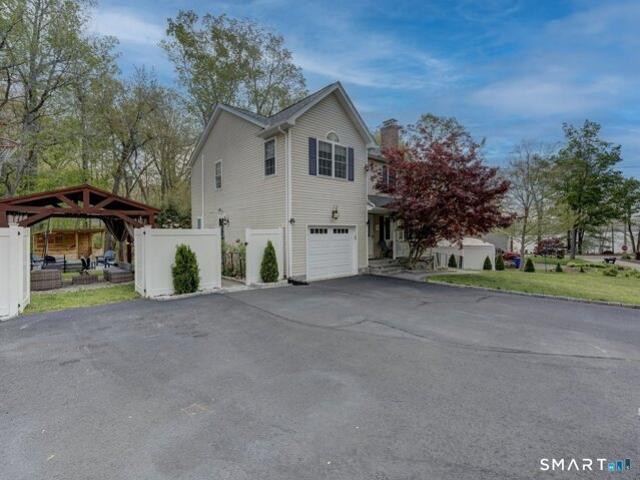 Candlewood Dr, East Hampton, Home For Sale