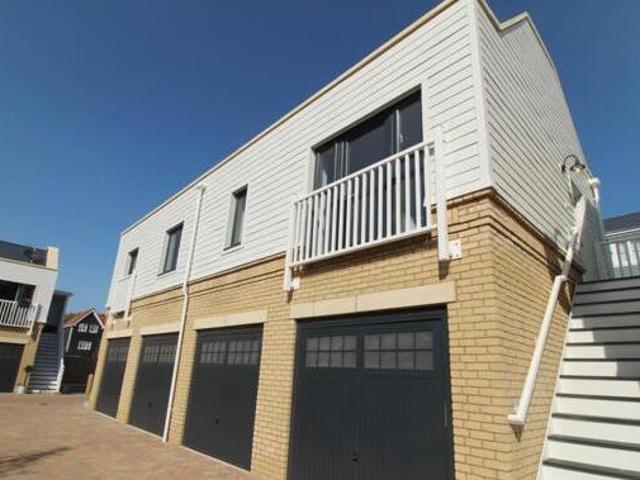 Candlewood Drive, Reading, 2 Bedroom Apartment