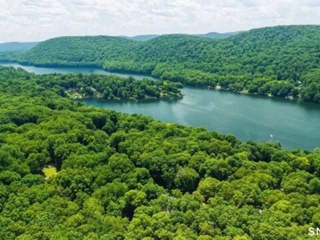 Candlewood Lake Rd N, New Milford, Home For Sale