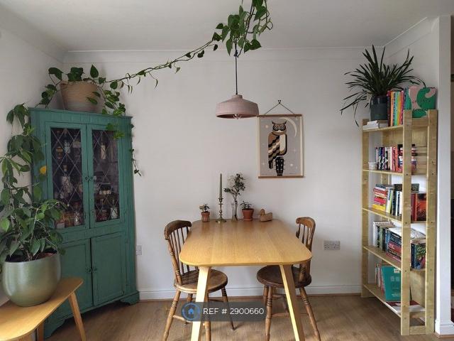 Candle Street, London E1, 2 bed flat to rent, £2,500 pcm | PrimeLocation