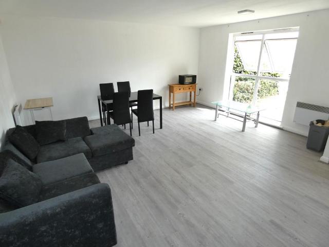 Candlelight court, Romford Road. 2 bed flat to rent £2,100 pcm £485 pw
