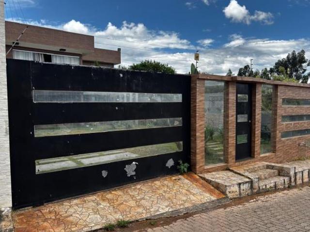 Canegae Cond. Califórnia Rua C Chacara 16 5 quartos 4 suites R$ 799.000,00