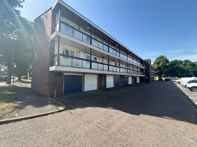 Caneland Court, Waltham Abbey EN9, 1 bed flat to rent, £1,100 pcm | PrimeLocation