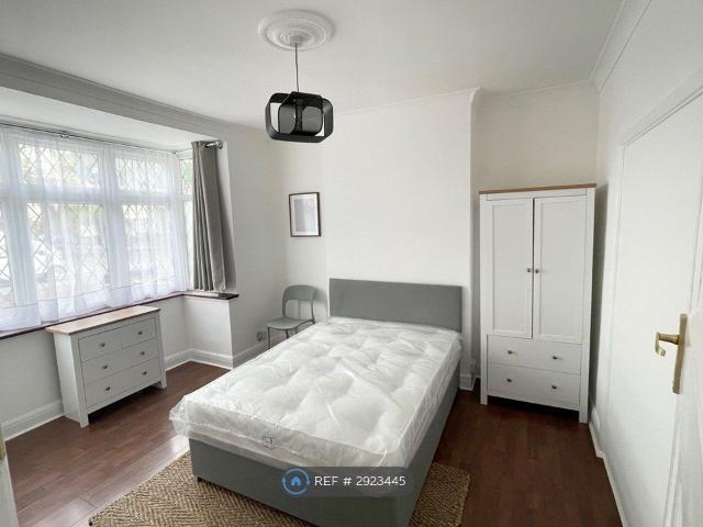 Canmore Gardens, London SW16, Room to rent, £850 pcm | PrimeLocation