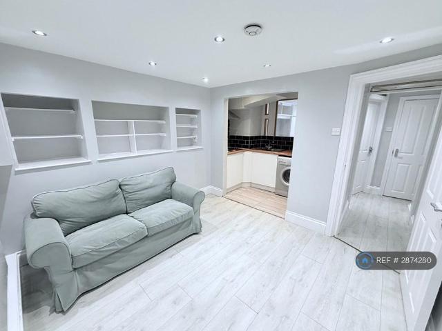 Cann Hall Road, London, E11 1 bed flat to rent £1,450 pcm £335 pw
