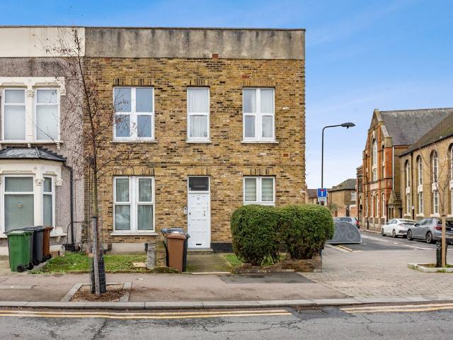 Cann Hall Road, London E11, 1 bed flat to rent, £1,475 pcm | PrimeLocation