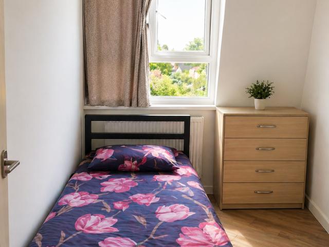 Cann Hall Road, London E11 3 bed flat to rent £2,100 pcm £485 pw