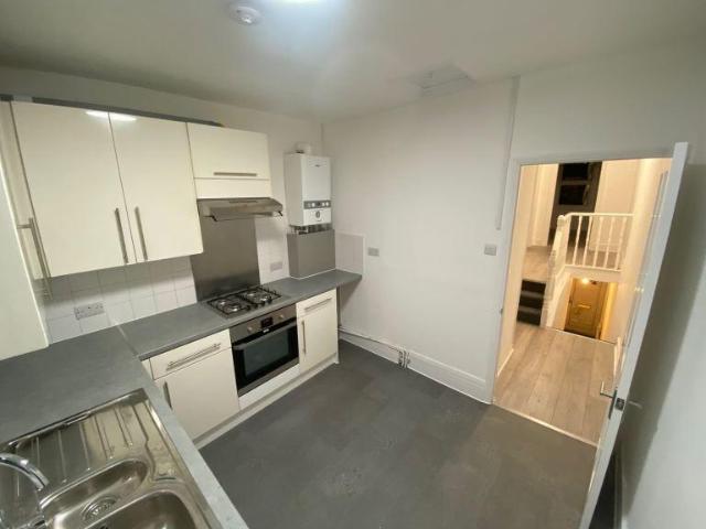 Cann Hall Rd, London, E11 1 bed flat to rent £1,675 pcm £387 pw