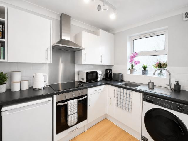 Canning Rd CR0 2 bed flat to rent £1,850 pcm £427 pw