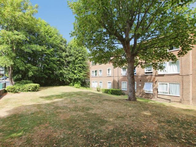 Canning Road, Croydon CR0 2 bed ground floor flat to rent £1,700 pcm £392 pw