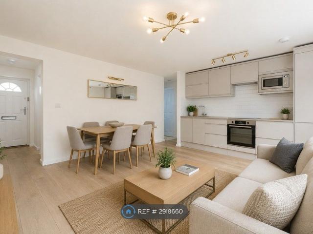 Canning Town, London E16, 3 bed flat to rent, £2,200 pcm | PrimeLocation