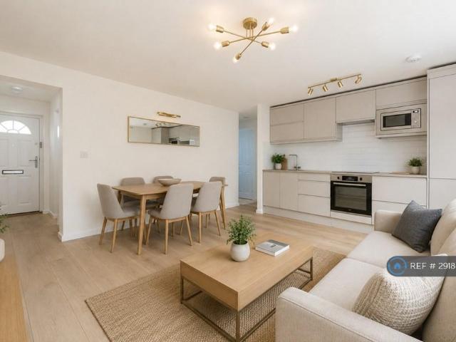 Canning Town, London, E16 3 bed flat to rent £2,200 pcm £508 pw