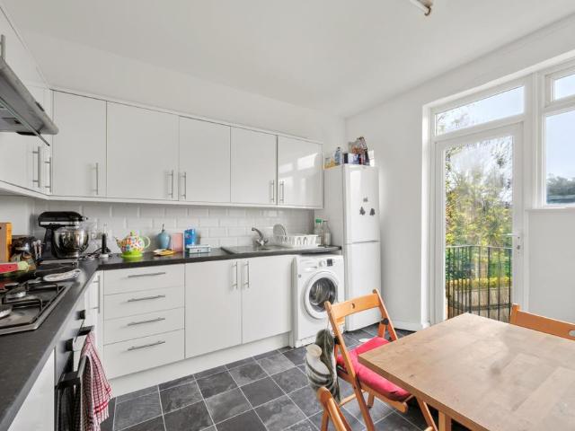 Cannon Hill Lane, London SW20 3 bed maisonette to rent £2,150 pcm £496 pw