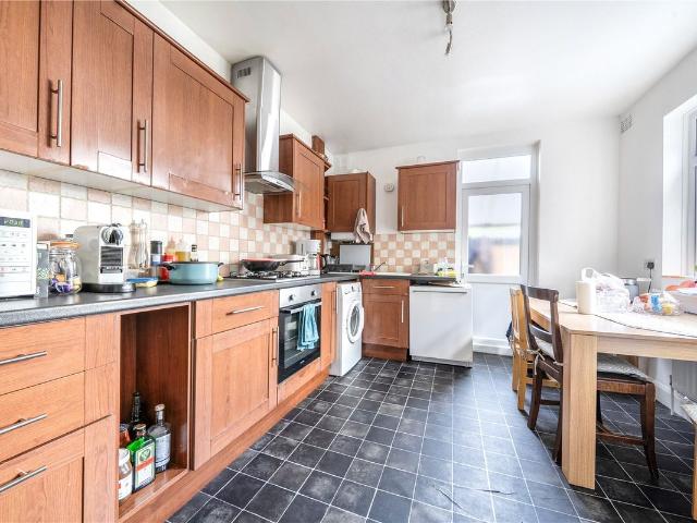 Cannon Hill, Southgate, London N14, 3 bed flat to rent, £2,250 pcm | PrimeLocation