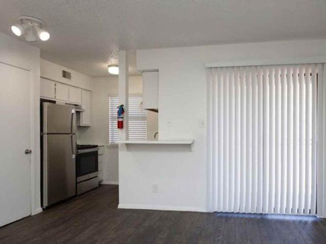 Cannon South Studio Apartment for Rent at 117 W William Cannon Dr, Austin, TX 78745