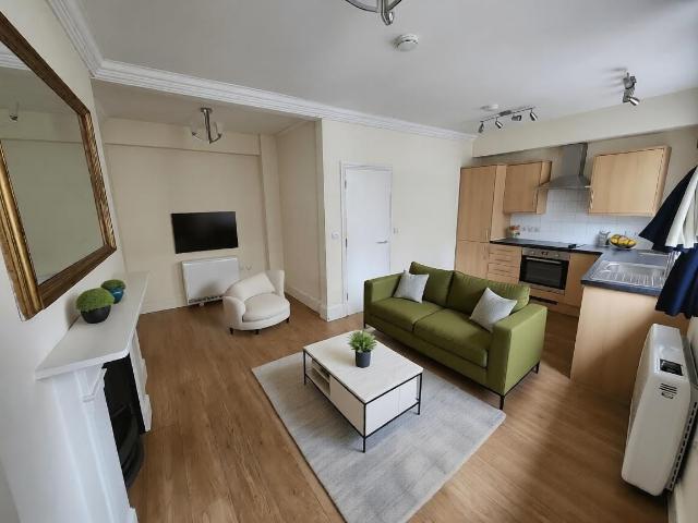 Cannon Street, London EC4N, 3 bed flat to rent, £3,100 pcm | PrimeLocation