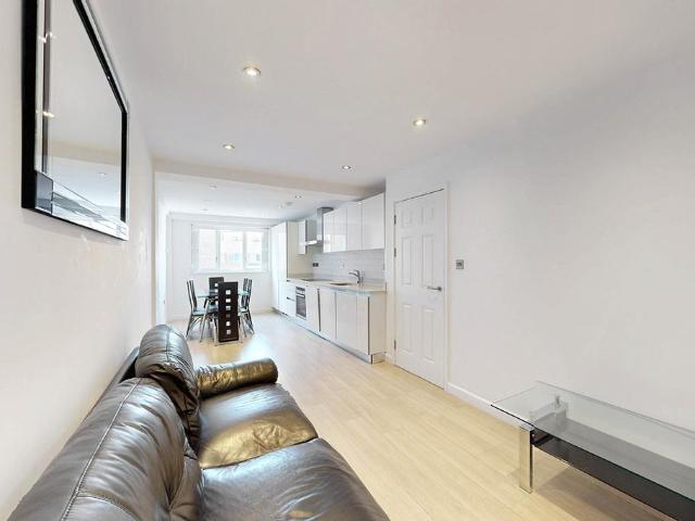 Cannon Street Road, London E1 2 bed flat to rent £2,500 pcm £577 pw