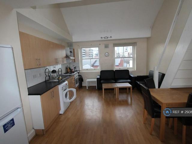 Cannon Street Road, London, E1 4 bed flat to rent £3,800 pcm £877 pw