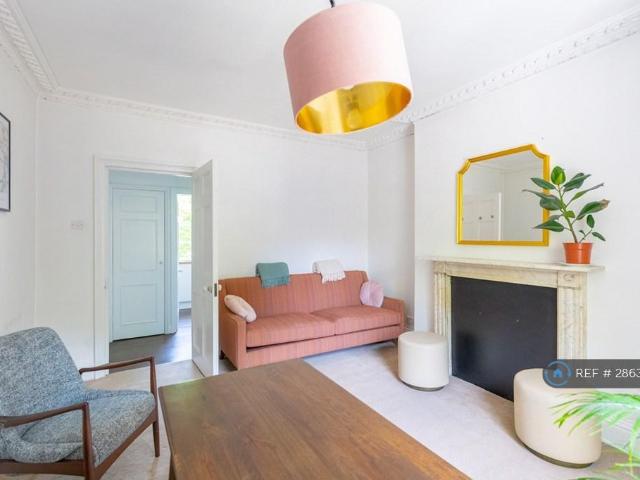 Canonbury Square, London, N1 2 bed terraced house to rent £3,500 pcm £808 pw