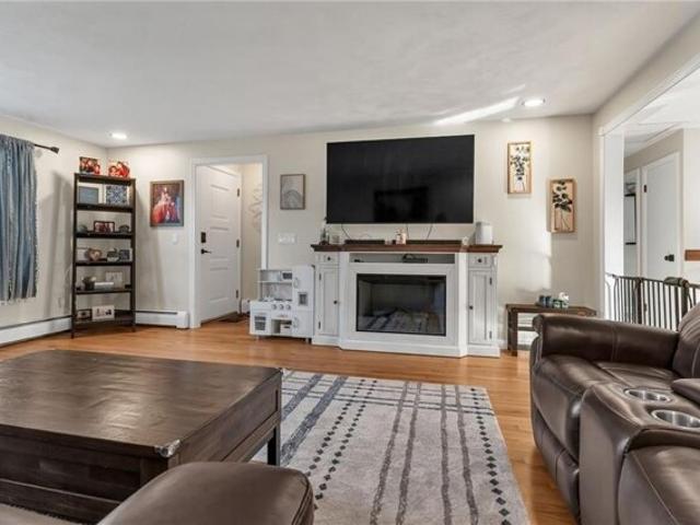 Canonchet Trl, Cranston, Home For Sale