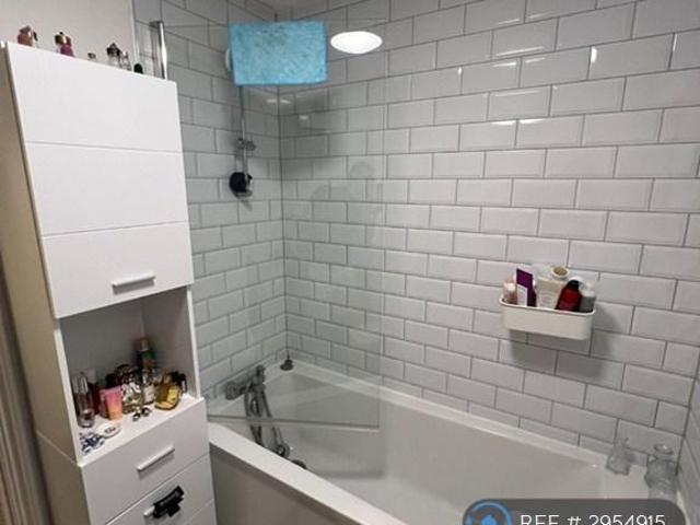 Canons Close, Reigate, RH2 1 bed flat to rent £1,150 pcm £265 pw