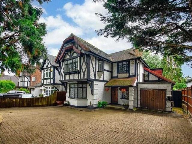 Canons Drive, Edgware HA8, 4 bed detached house to rent, £4,750 pcm | PrimeLocation