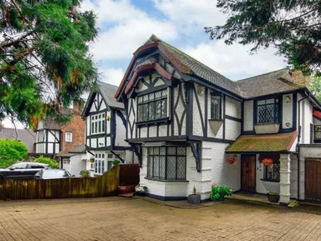 Canons Drive, London, HA8 7RB, United Kingdom | 4 bed house for rent #167071646 | Rentberry