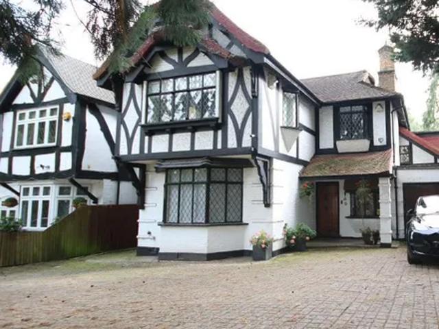 Canons Drive, London, HA8 7RD, United Kingdom | 4 bed house for rent #134071217 | Rentberry