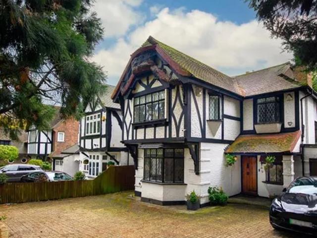 Canons Drive, London, HA8 7RD, United Kingdom | 4 bed house for rent #133740058 | Rentberry