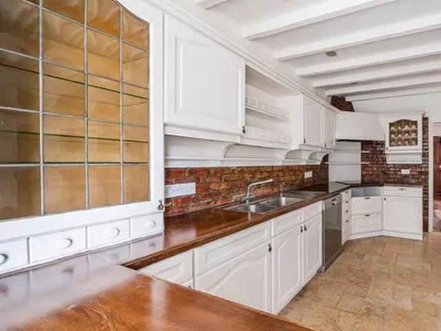 Canons Drive, London, HA8 7RH, United Kingdom | 4 bed house for rent #139269078 | Rentberry