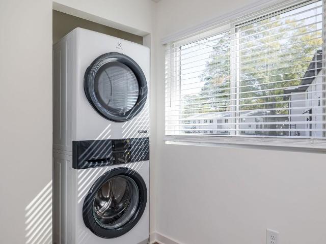 Canopy Studio Apartment for Rent at 3106 Memorial Dr Se, Belvedere Park, GA 30317 Midway Woods