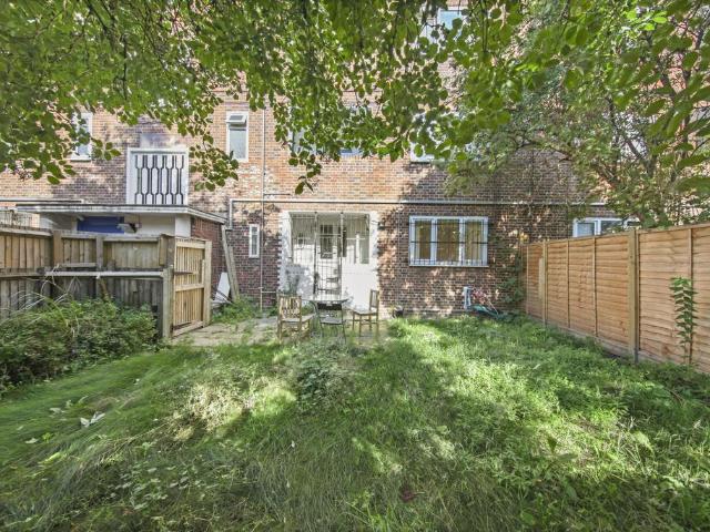 Canrobert Street, London E2 4 bed flat to rent £3,300 pcm £762 pw