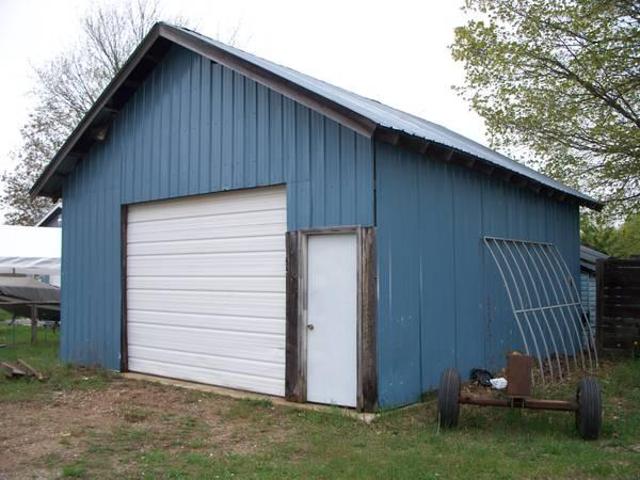CABIN/HOUSE Fixer Uper in Eastern Upper Peninsula for sale in Flushing, Michigan