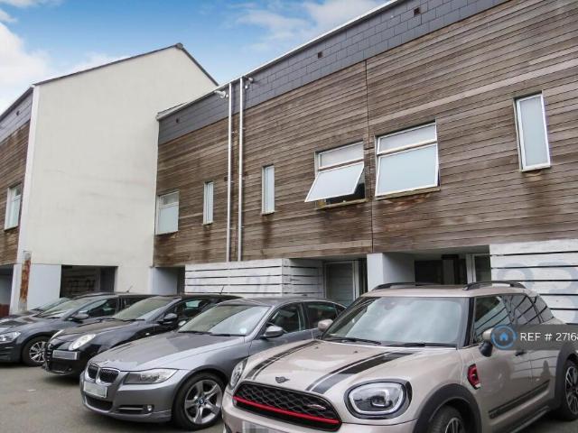 Cable Yard, Coventry, CV1 4 bed terraced house to rent £1,698 pcm £392 pw
